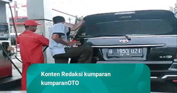 Benarkah Goyangkan Mobil saat Isi BBM Bikin Tangki Lebih Penuh? | kumparan.com